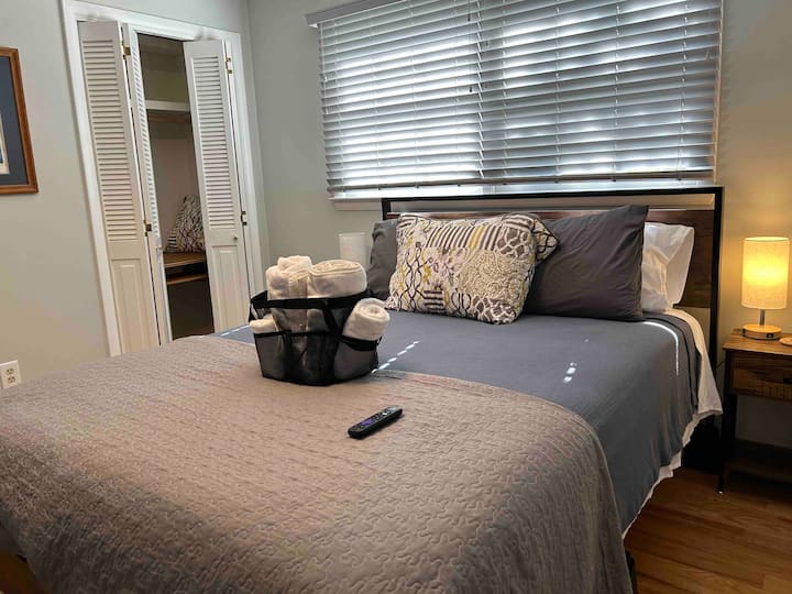 Cheerful Private Room Asheville - Weaverville, NC