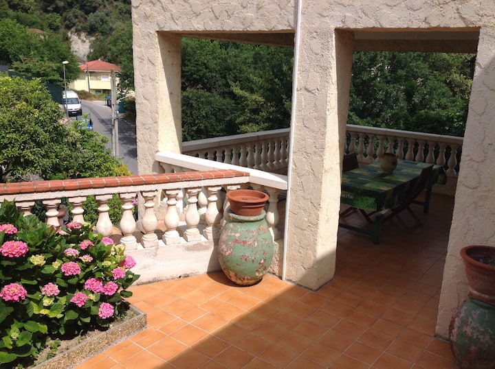 T2 Dans Villa Avec Une Grande Terrasse Et Parking - Plage de Carnolès