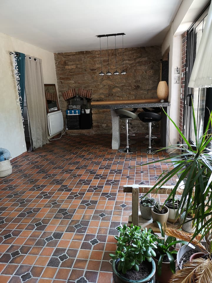 Charming House Near Downtown - Bretagne