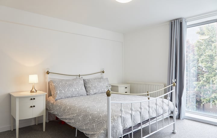 5c | Modern 2-bed 2-bath | Clapham | 3x4m Balcony - Central London