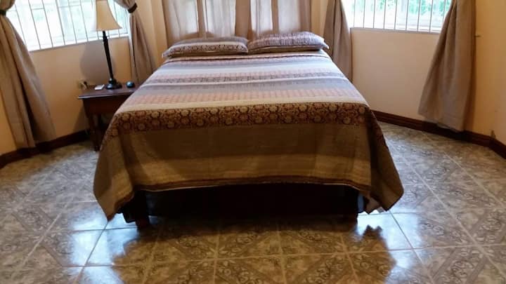 1 Bedroom In Villa Across From Bluefields Beach - Cave