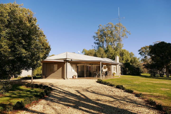 Barong On The Water - Nagambie