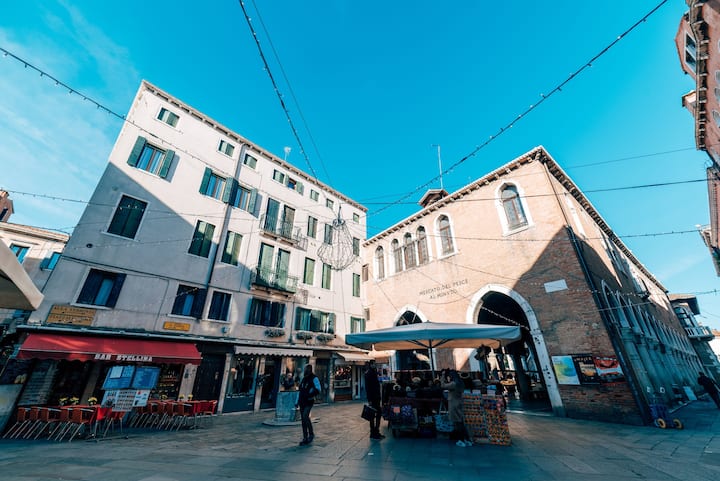 Random Venice : Balcone Sul Canal Grande A Rialto - Wenecja