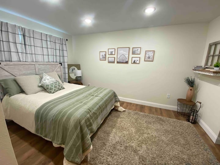 Historic Rails Retreat - Candy Cane Lane, Calhoun