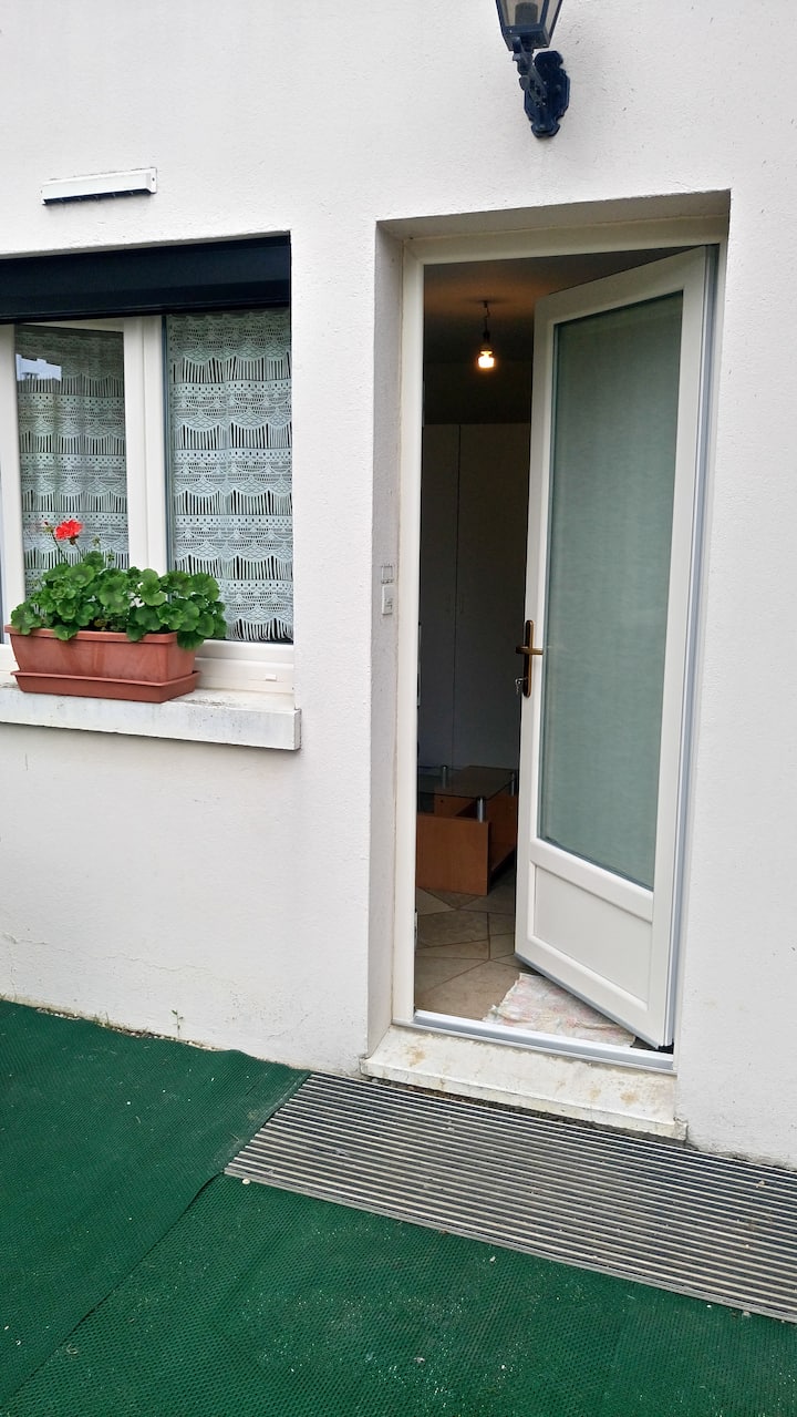 Studio Meuble Dans Villa Proche Centre Ville - Besançon