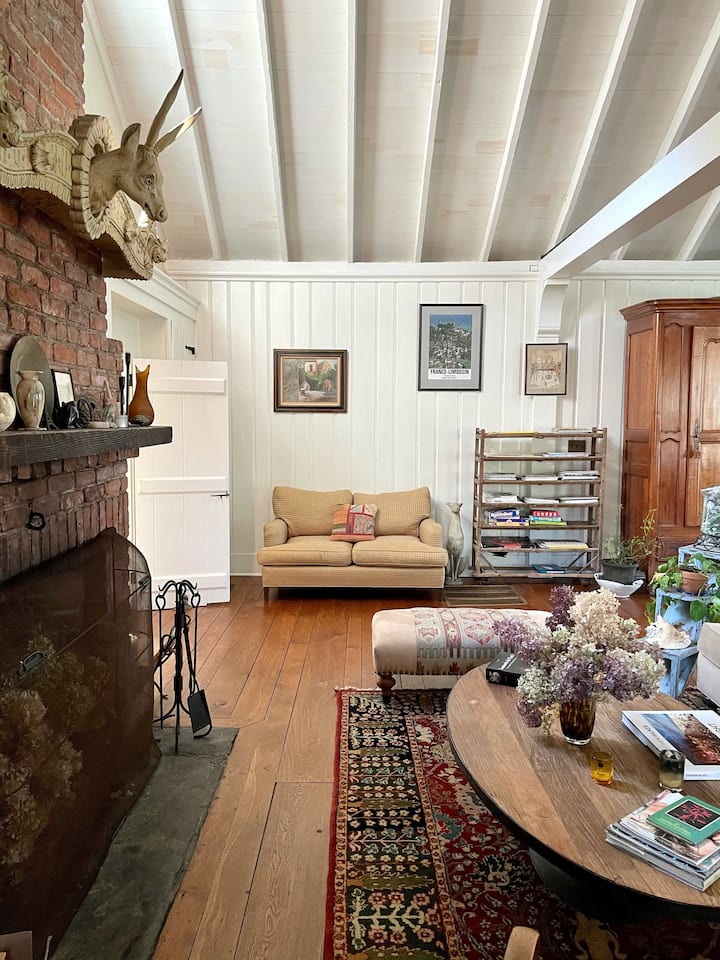 Historic Easton Home - Private Floor - Weston, CT