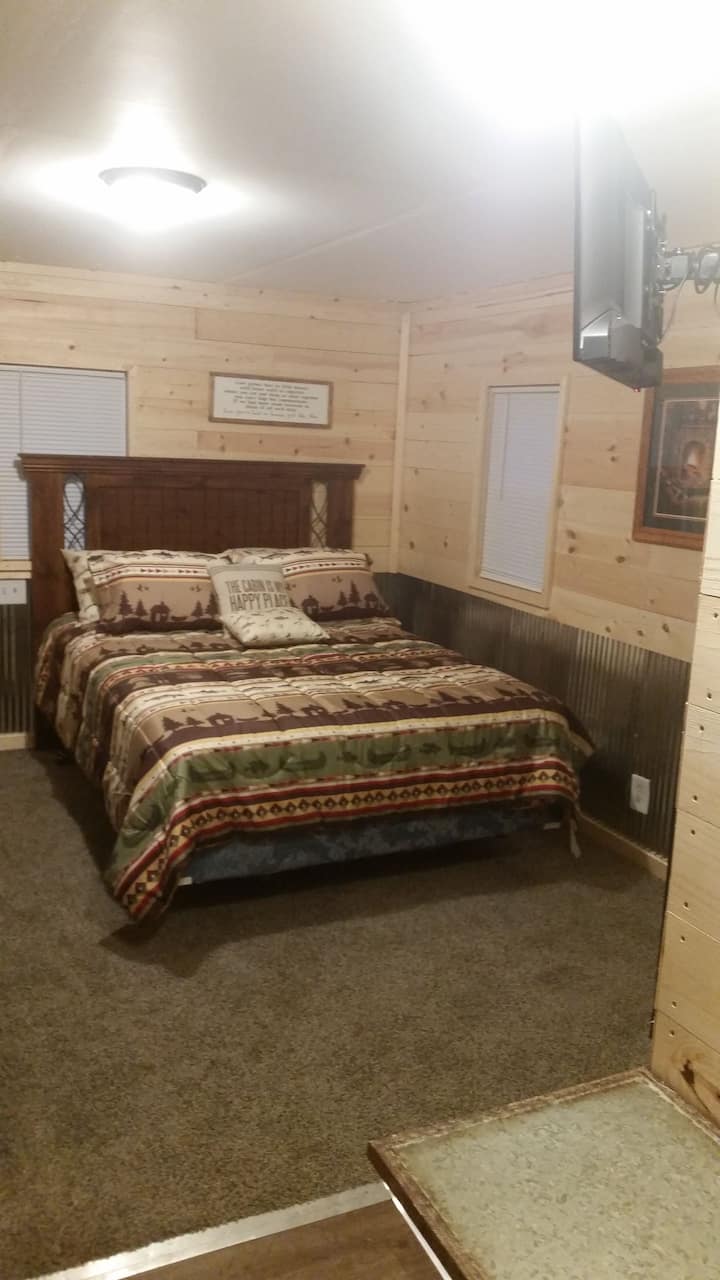 Cozy Cabin By The Creek - Alton, MO