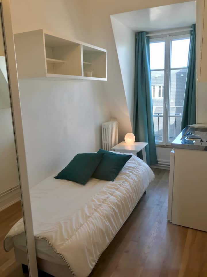 Chambre Bleue Avec Vue Sur Tour Eiffel - París