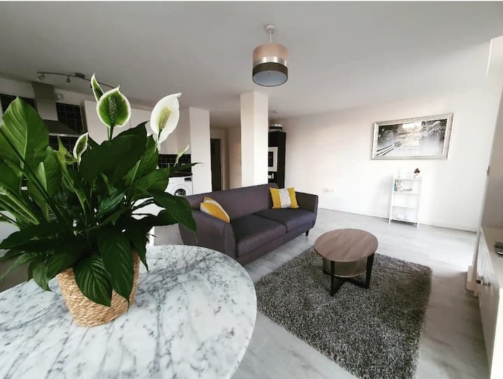 Central Liverpool: Stylish 2 Bedroom Apartment - Liverpool