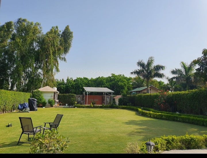 Picturesque Farmhouse With A 
Cosy Cottage & Pool - Faridabad