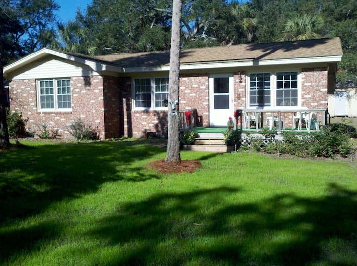 Connie's Beach Cottage - 마운트 플레즌트