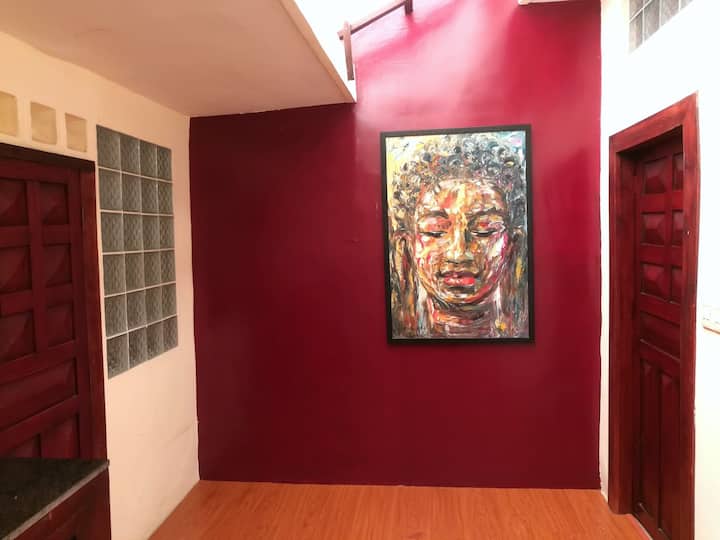 Experience Food, Palace & Nat'l Museum Steps Away! - Phnom Penh