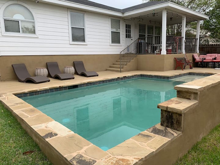 Helotes Pool House Perfect For Entertaining - Helotes, TX