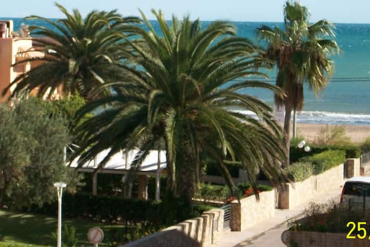 Beach-front With Pool Sleeps 6 - El Puig