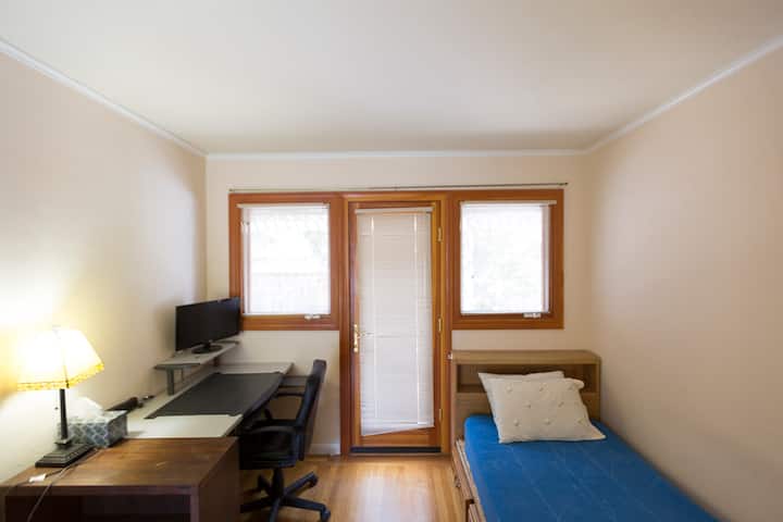 Room With Ac On Quiet Safe Street In Palo Alto - Palo Alto, CA