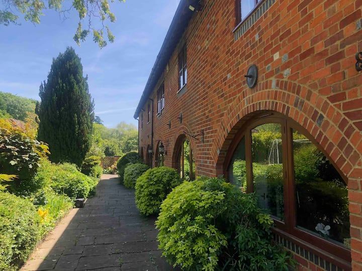 The Granary, 2 Suites In Converted Barn - Bracknell