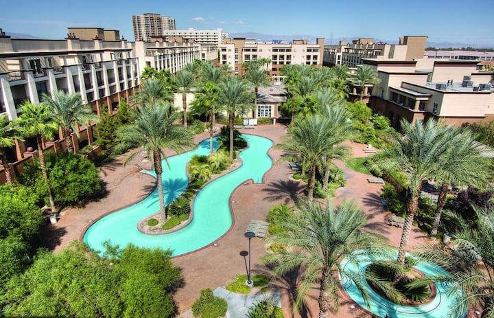 Las Vegas 3 Bed/2bath Condo! ~Lazy River~shuttle - Henderson, NV