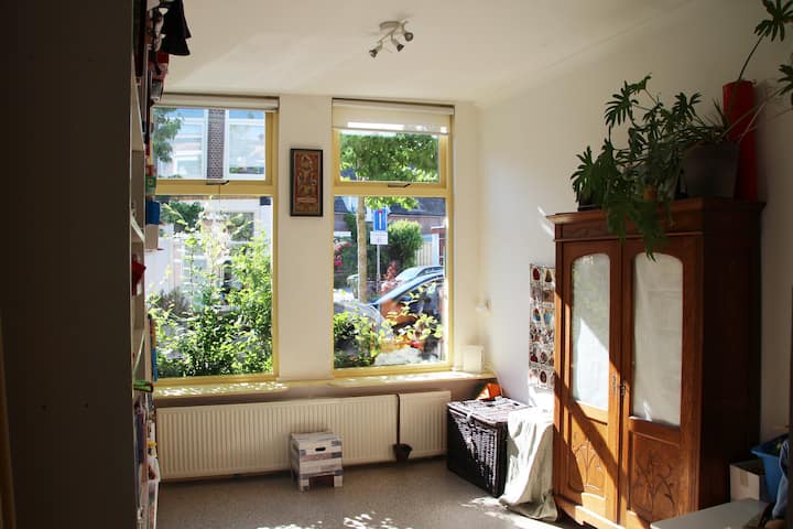 Mooi Herenhuis Aan De Rand Van De Oude Binnenstad - Leiden