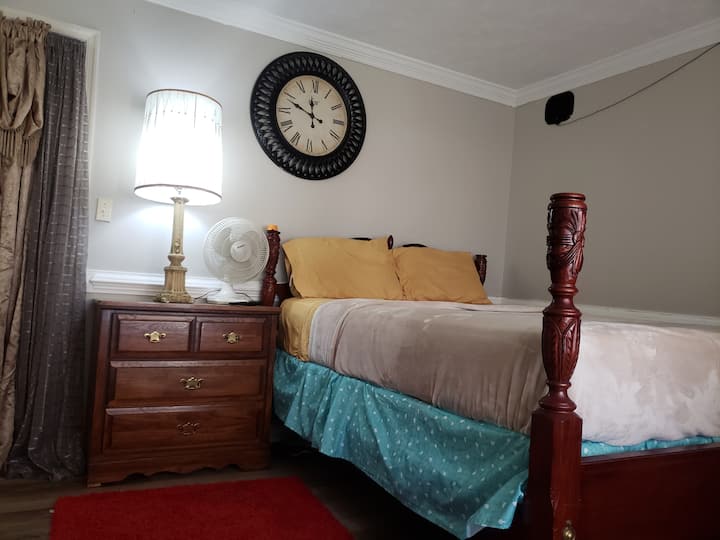 Comfy One Bedroom With Patio - Newport News, VA