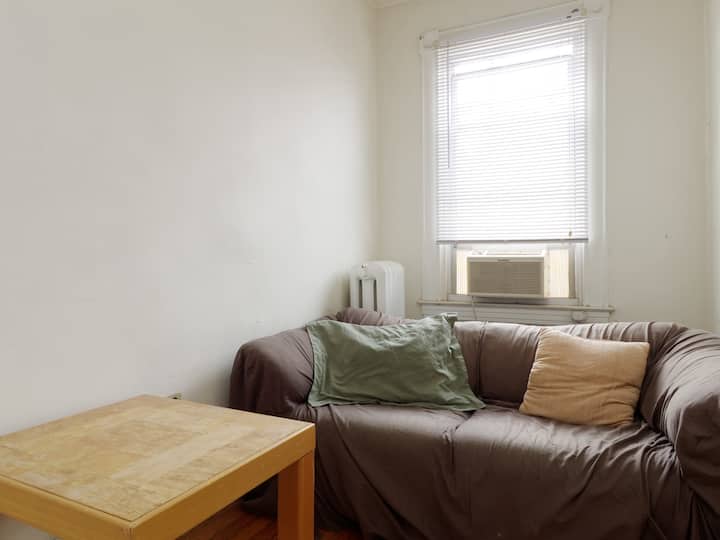 Charming Charles Village Room - Maryland