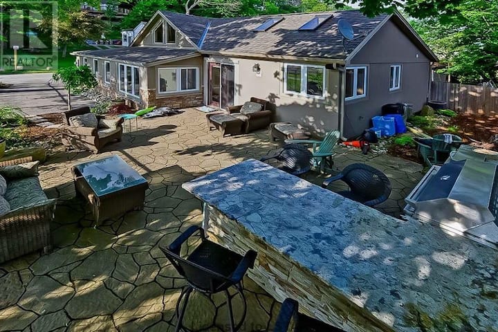 Premium On First Across The Street From The Beach! - Port Stanley