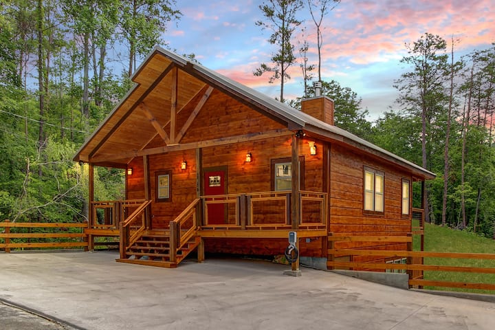 Peaceful & Easy Roads! Hot-tub, Ev Charger, Arcade - The Island in Pigeon Forge, Pigeon Forge