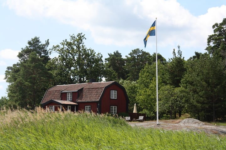 Skärgårdshus På Sjötomt Med Brygga - Dalarö