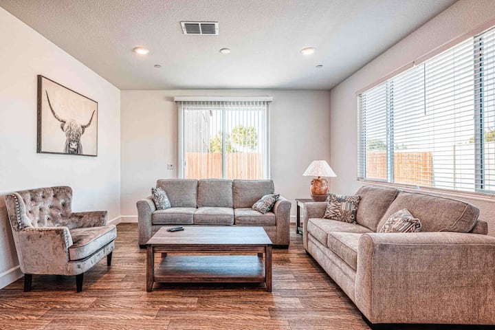 Clean,comfy Newly Built Lavish Home Near Uc & Lake - Merced, CA