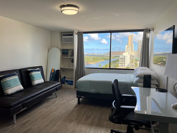 Diamond Head &Sunrise View Waikiki Studio 12fl - Honolulu, HI