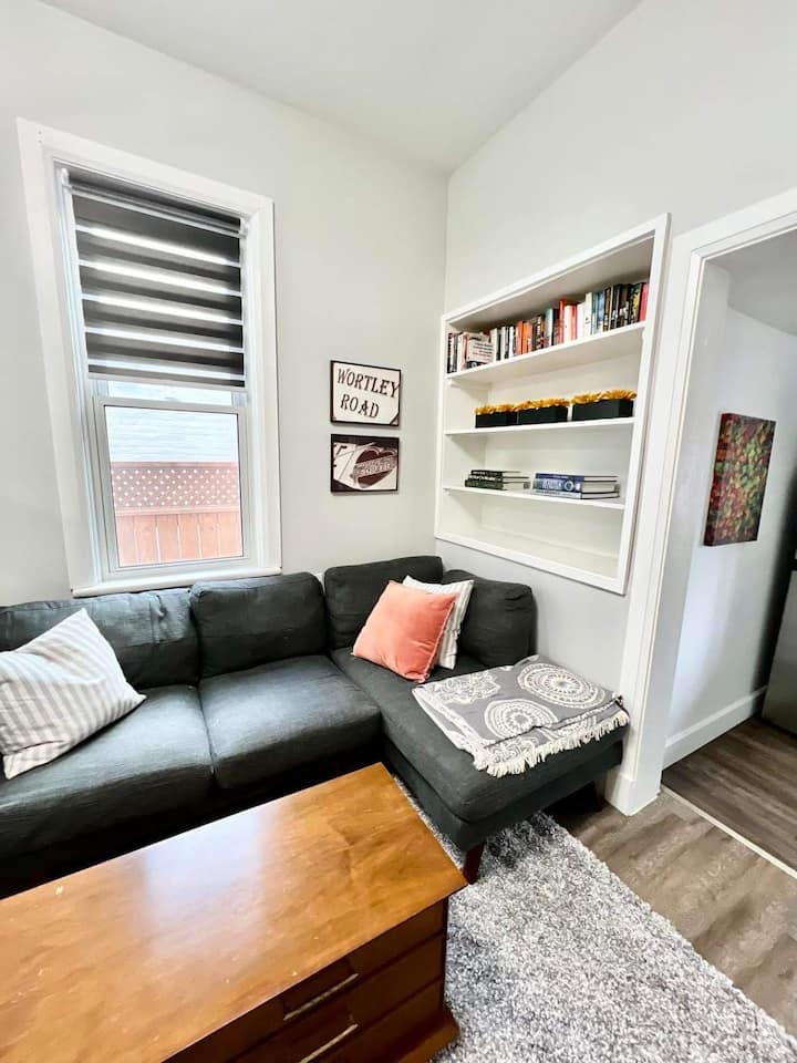 Cozy Wortley Village Apartment - London, ON, Canada