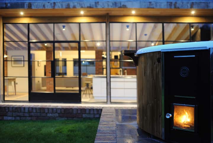 Artist's Retreat - Style, Tennis And Hot-tub For 4 - Melksham