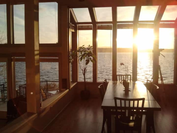 Secluded Low Bank Beach Front Near Seattle. - 디모인