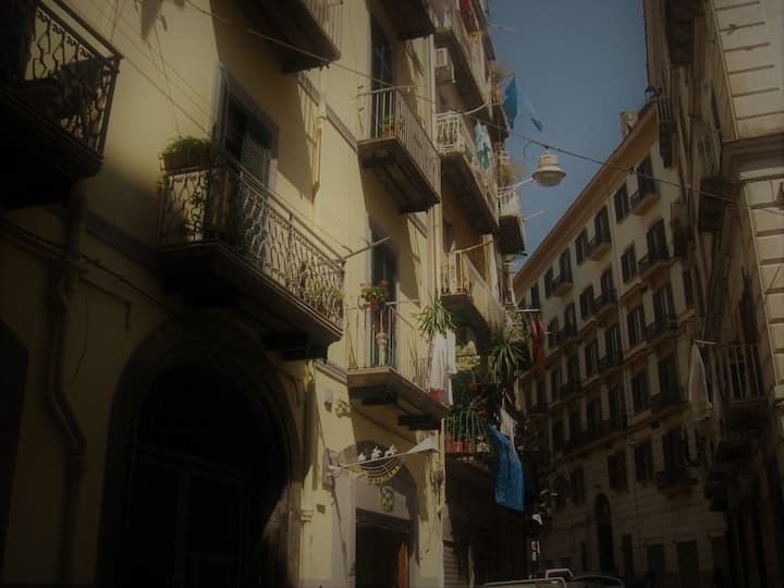 Apartment In The City Center "La Casa Essenziale" - Naples