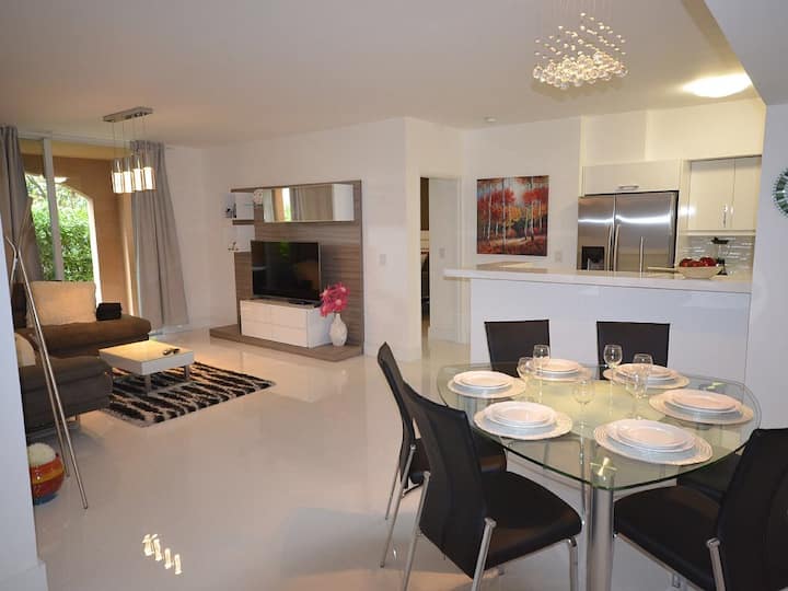 Luxury 2br 2ba For Ideal Vacation - Aventura, FL