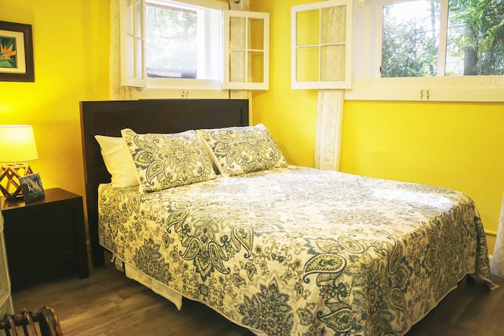 Manoa Hiker's Suite -Free Parking -Fast Internet - 오아후