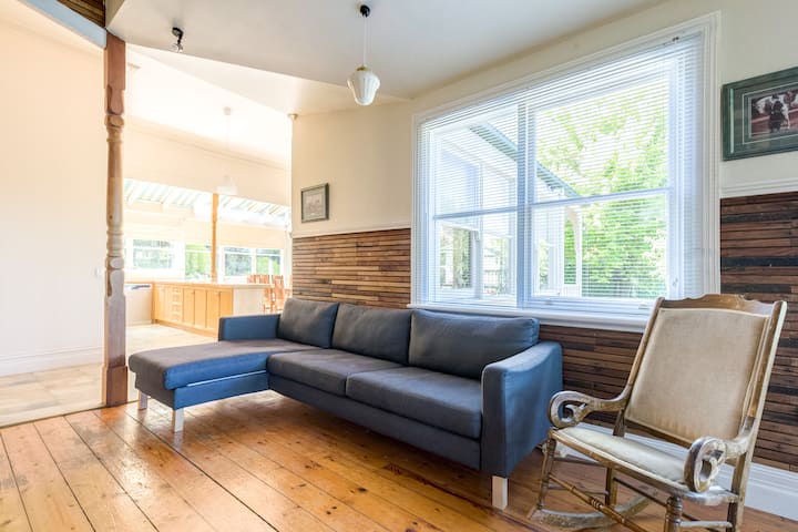 Cherbury - Lavish And Original (2) - Lilydale