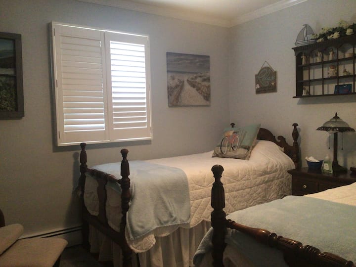 Country Crossing Bed And Breakfast - Lakeside Room - Norwich, NY