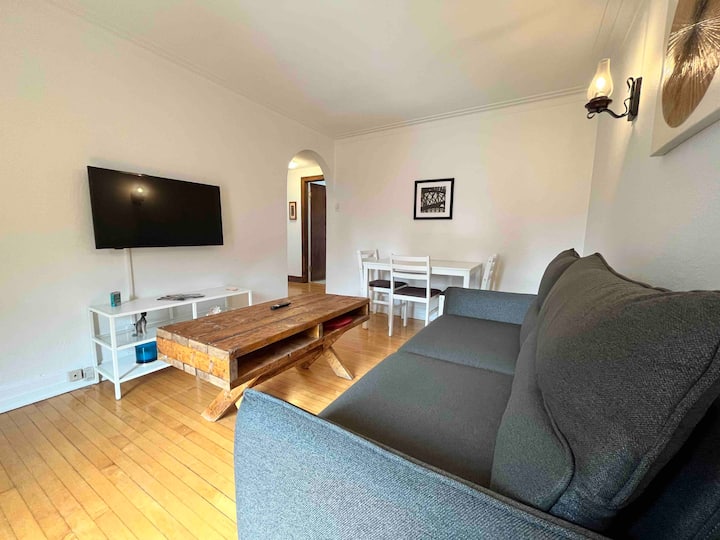 Prime Plateau Central Montreal/terrace/ac/parking$ - Montreal