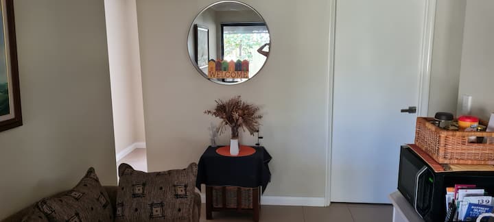 "The Hutch" Up To 5 Guests. Wifi And Netflix - Perth