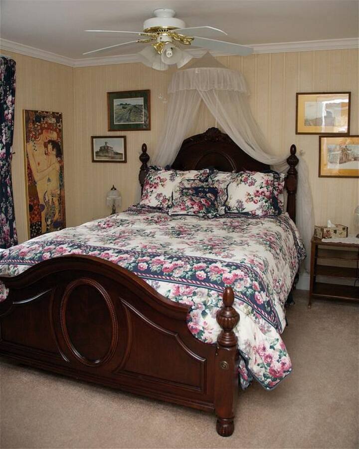 Victorian Room-queen Bed With Ensuite - Amherstburg
