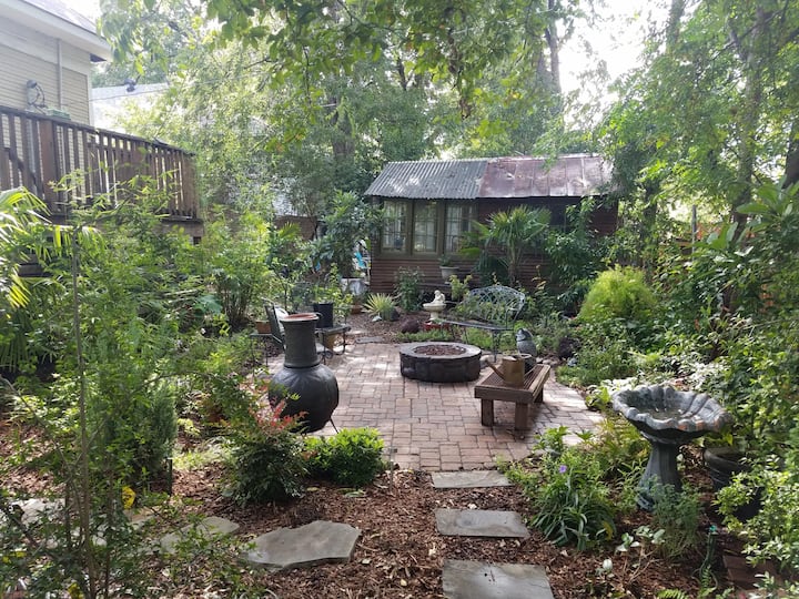 Cozy Bungalow In Historic Area - Fort Worth, TX