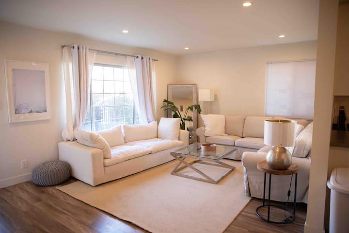 Newly Renovated Apartment Near Hollywood Sign - Los Angeles
