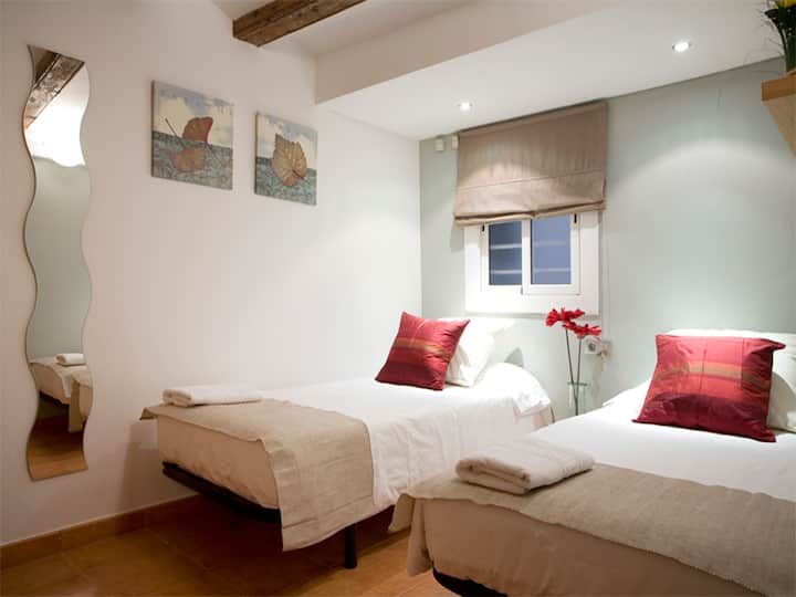 Las Ramblas Orchid  Family Apartment - Barcelona