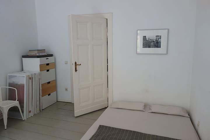 Central Vintage Style Studio Apartment - Berlin