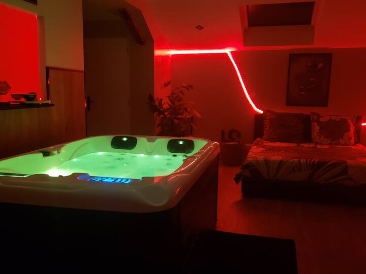 Bulles éToilées
Appartement Avec Jacuzzi Privé - Ain