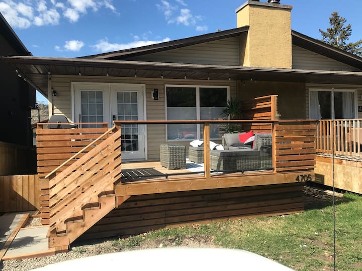 Calgary's Montgomery Getaway Upper - Calgary