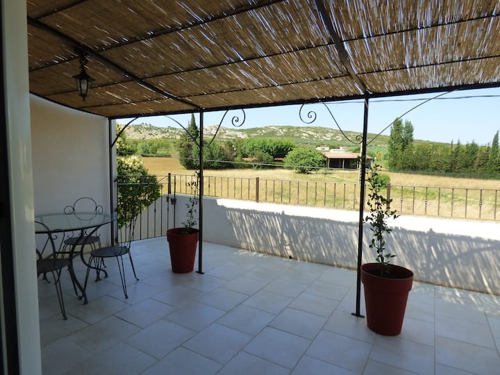 Aux Pieds Des Alpilles, Beau T2 De 35m2 + Piscine - Mouriès