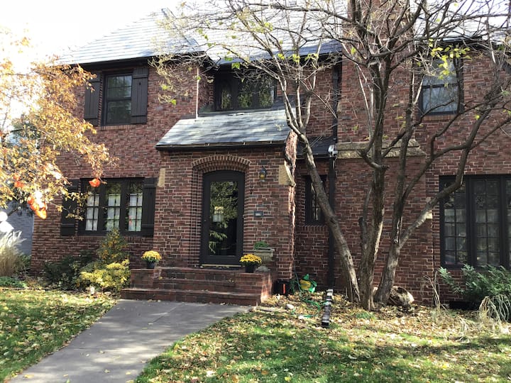 Comfort And Welcome In Linden Hills - Minneapolis, MN