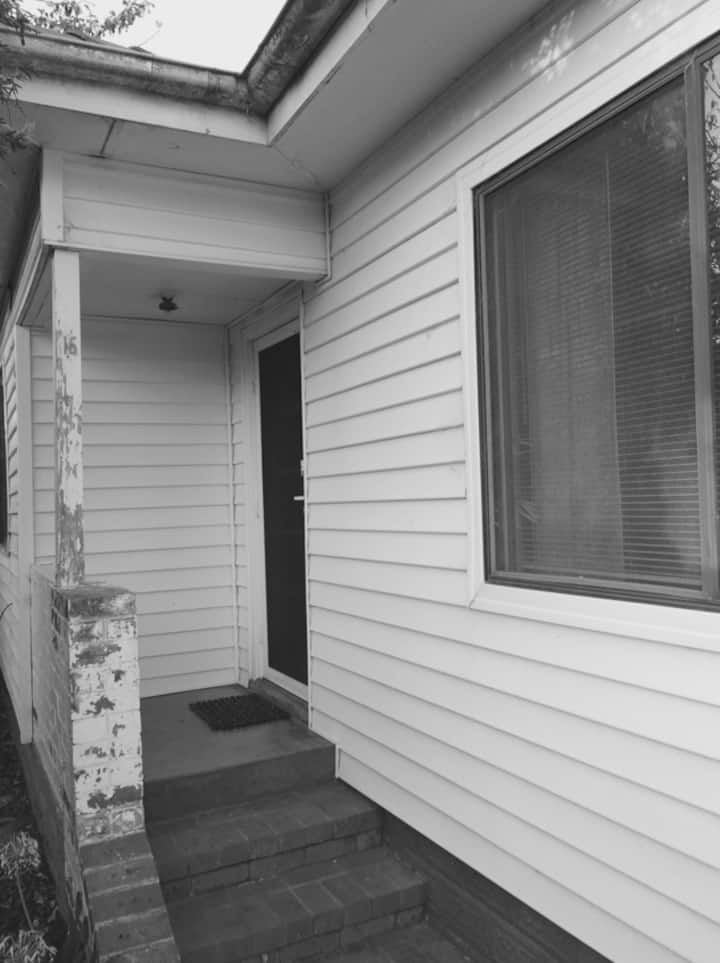 The Cottage - Queanbeyan