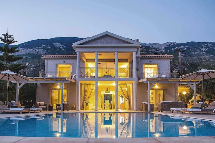 R 623 Beach Front Villa Sea Views Outdor Jacuzzi - 케팔로니아섬